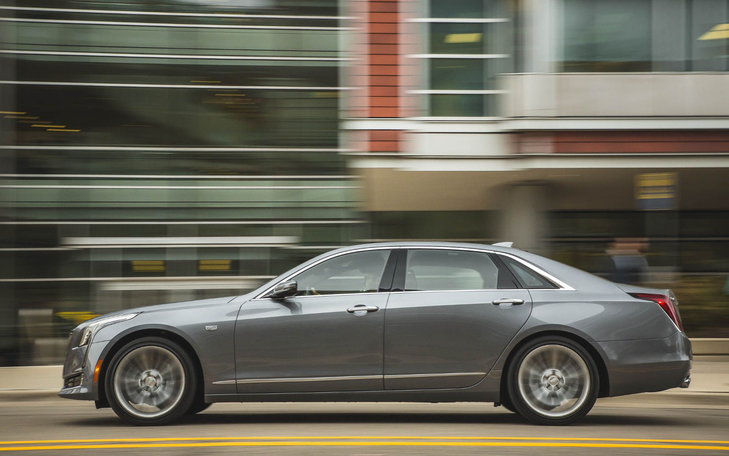 Comparison - Cadillac CT6 Platinum 2019 - vs - BMW M5 2020 | SUV Drive